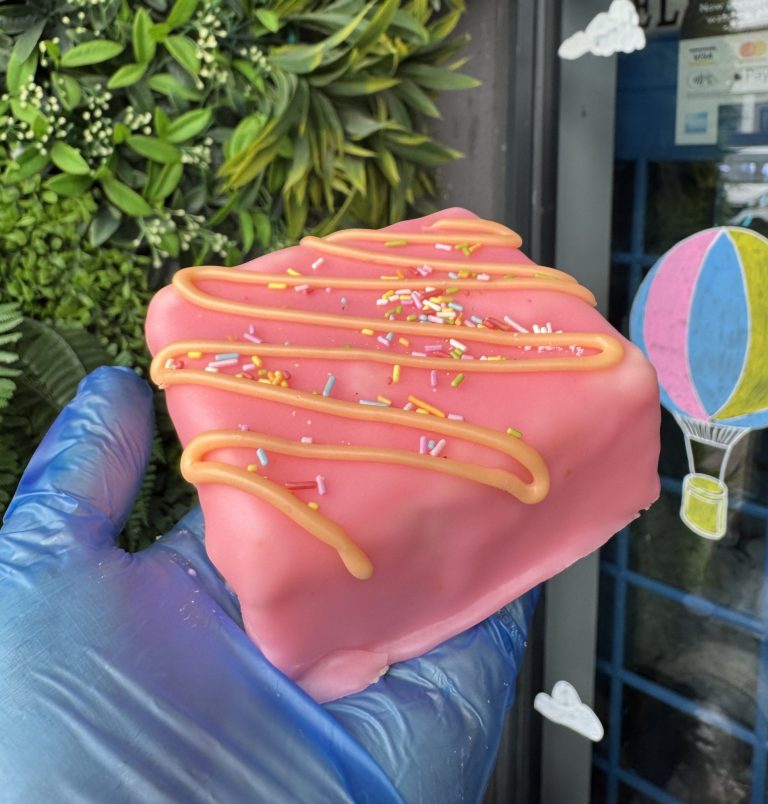 XL French Fancies (Colours may vary) - Cakes By Rebecca